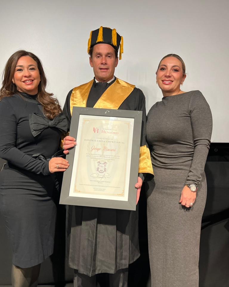 Jorge Macari recibe el Premio Honoris Causa al Mérito Empresarial 2026 ...